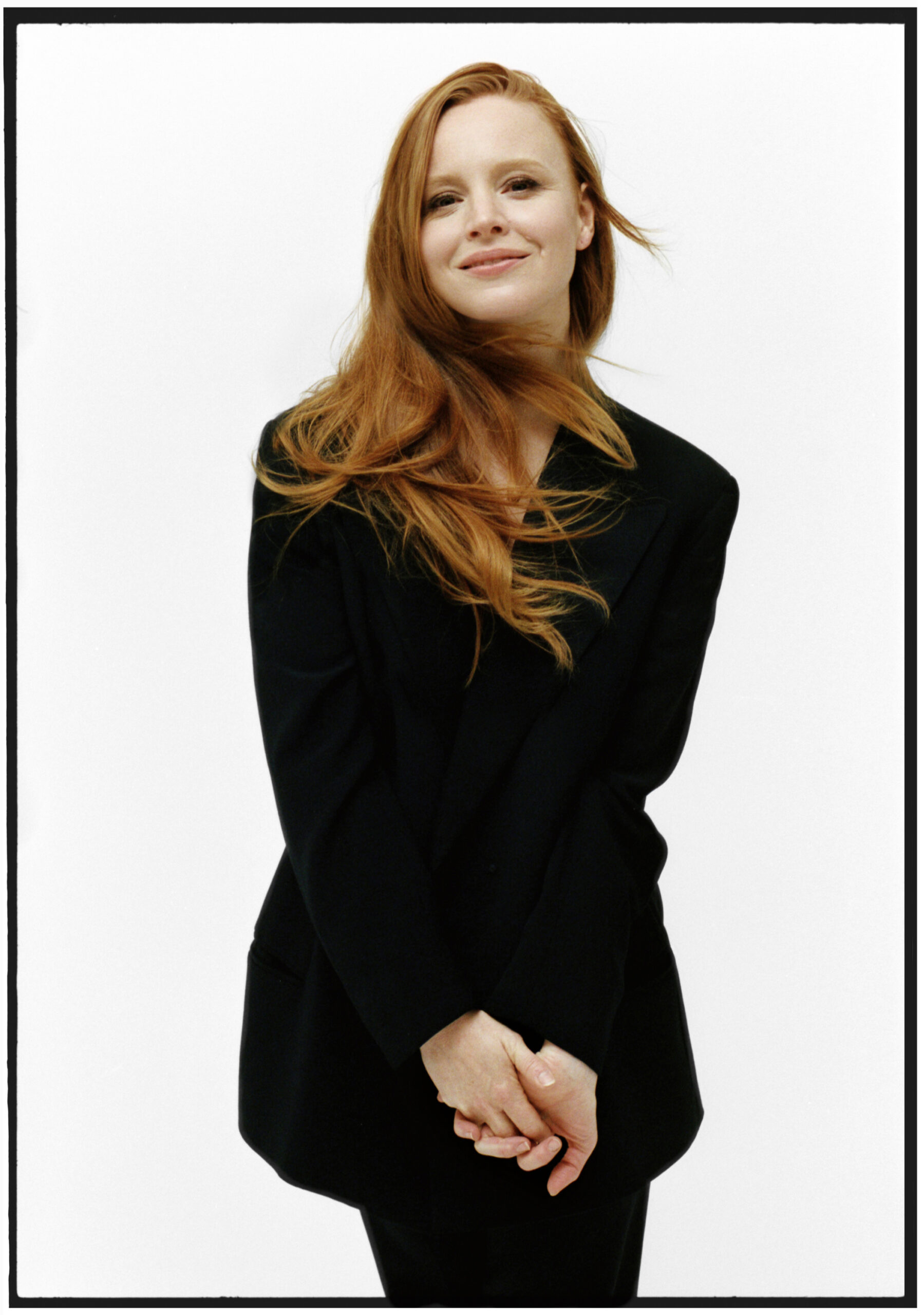 Lauren Ambrose Goes to the Source | MONROWE Magazine